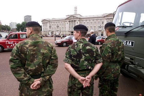 London United Kingdom Soldiers Keep Watch Editorial Stock Photo - Stock ...