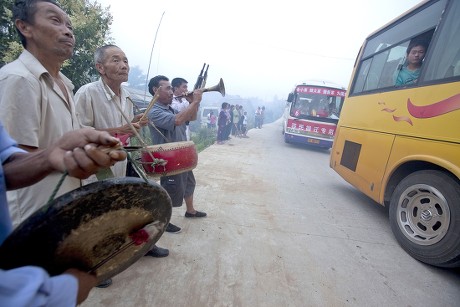 Chinese Musicians Play Traditional Suona Gong Editorial Stock Photo ...