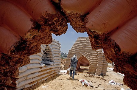 Palestinian Labourers Build Structures Expected Be Editorial Stock ...