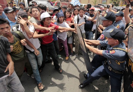Filipino Protesters Clash Antiriot Police Former Editorial Stock Photo ...