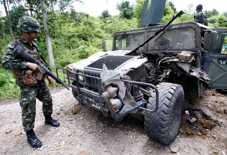 Thai Soldiers Inspect Military Humvee Vehicle Editorial Stock Photo ...