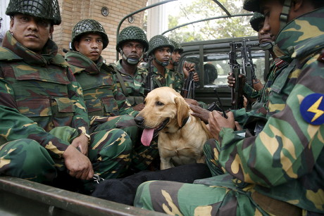 __COUNT__ Bangladesh Bdr Mutiny Rescue Aah825 - Feb 2009 Stock Pictures ...