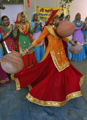 India Customs & Traditions - Jul 2011 Stock Pictures, Editorial Images ...