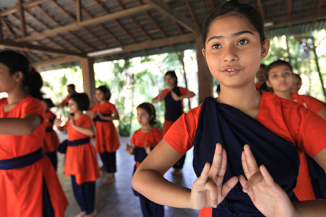 Indian Dance Students Practice Classical Dance Editorial Stock Photo ...