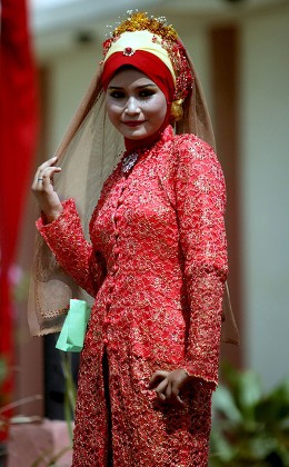 Acehnese Model Wearing Jilbab Takes Catwalk Editorial Stock Photo ...