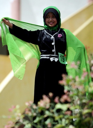 Acehnese Model Wearing Jilbab Takes Catwalk Editorial Stock Photo ...