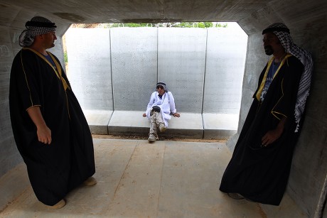 International Security Personnel Arab Robes Kiffeyeh Editorial Stock ...