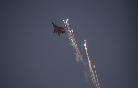 F15i Raam Jet Demonstrates Flight Maneuvering Editorial Stock Photo ...