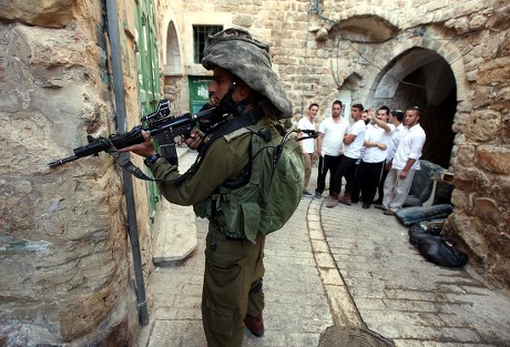 Israeli Soldiers Guard Jewish Settlers They Editorial Stock Photo ...