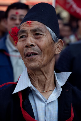 Elderly Newari Man Wearing Traditional Attire Redaktionelles Stockfoto ...