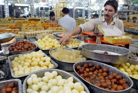 Pakistani Bakers Prepare Sweets Celebrate Eidulfitr Editorial Stock ...