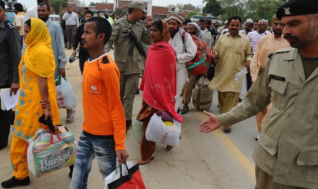 Pakistani Prisoners Carry Their Belongings They Editorial Stock Photo ...