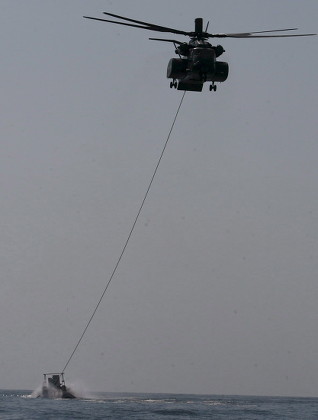 Mh53e Helicopter Tows Mk105 Magnetic Influence Editorial Stock Photo ...