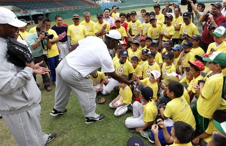 Philippines Baseball Clinic - Mar 2011 Stock Pictures, Editorial Images ...