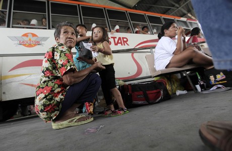 Crowd Filipino Passengers Wait Bus Terminal Editorial Stock Photo ...