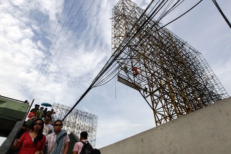 Filipino Workers Dismantle Billboard Situated Laperal Editorial Stock ...