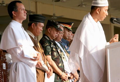 Filipino Soldiers Policemen Attend Day Prayer Editorial Stock Photo ...