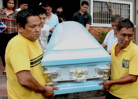 Filipino Funeral Workers Carry Coffin Leungkam Editorial Stock Photo ...