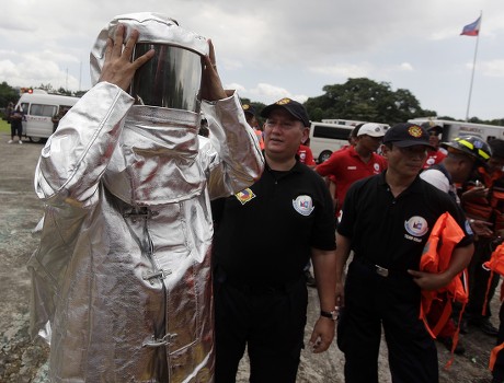 Japanese Rescuer L Demonstrates How Use Editorial Stock Photo - Stock ...
