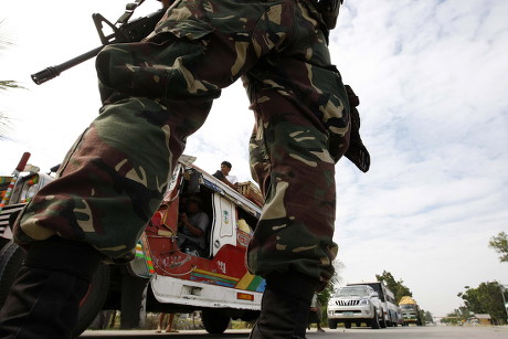 Filipino Motorists Queued Verifications Military Checkpoint Editorial ...