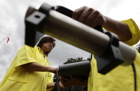 Filipino Science Research Specialists Use Surveillance Editorial Stock ...