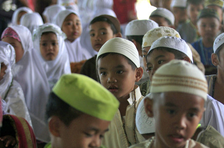 Filipino Muslim Students During Prayer Class Editorial Stock Photo ...
