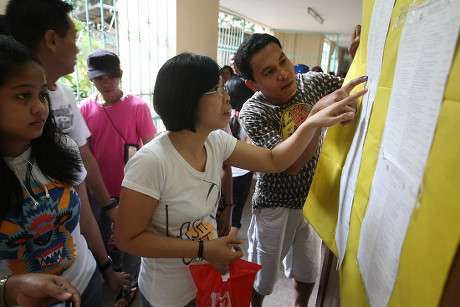 Filipinos Look Their Respective Voting Rooms Editorial Stock Photo ...