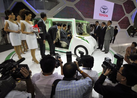 Photographers Crowd Around Toyota Rin Concept Editorial Stock Photo ...