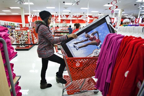 Bargain Hunters Lineup Check Out Target Editorial Stock Photo - Stock ...