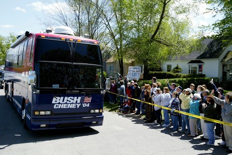 Usa Bush Bus Tour - May 2004 Stock Pictures, Editorial Images and Stock ...