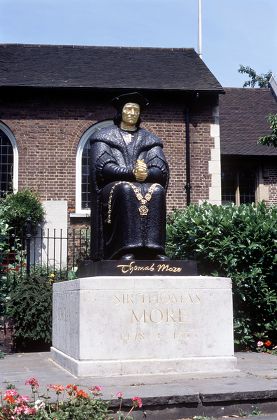 Sir Thomas More Statue Chelsea Embankment Editorial Stock Photo - Stock ...