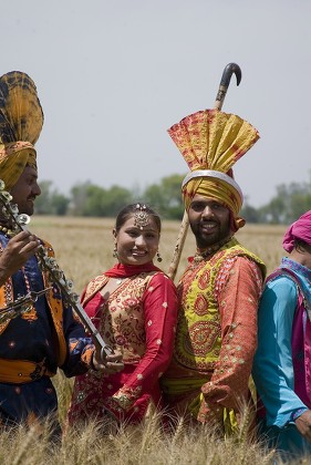 Indian Men Women Wearing Traditional Punjabi Editorial Stock Photo ...