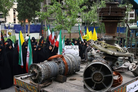 Iranian Students Gathered Around Wreckage Captured Editorial Stock ...