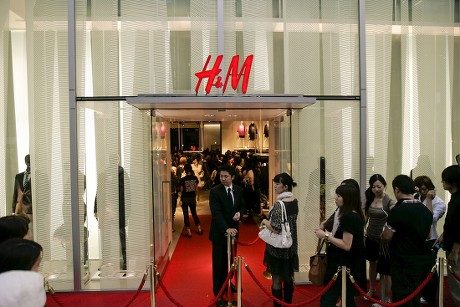 Shoppers Wait Line Enter Hm Shop Editorial Stock Photo - Stock Image ...