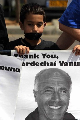 Supporters Mordechay Vanunu Man Who Exposed Editorial Stock Photo ...