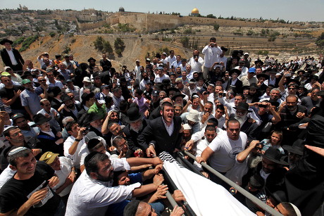 Ultraorthodox Jews Carry Body Rabbi Eliazer Editorial Stock Photo ...