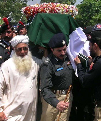 Relatives Pakistani Security Officials Carry Coffin Editorial Stock ...