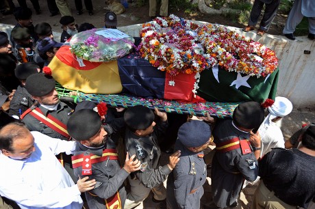 Relatives Pakistani Security Officials Carry Coffin Editorial Stock ...