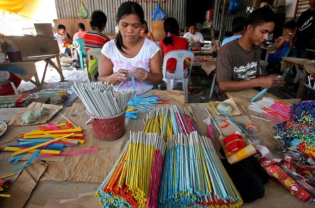 Filipino Workers Pack Firecrackers Inside Backyard Editorial Stock ...