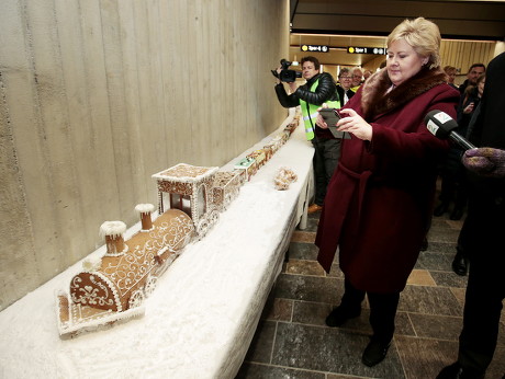 Visitor Looks Worlds Longest Ginger Bread Editorial Stock Photo - Stock ...