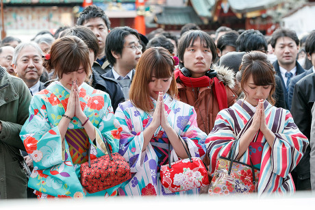 Women Wearing Traditional Japanese Kimonos Pray Editorial Stock Photo ...
