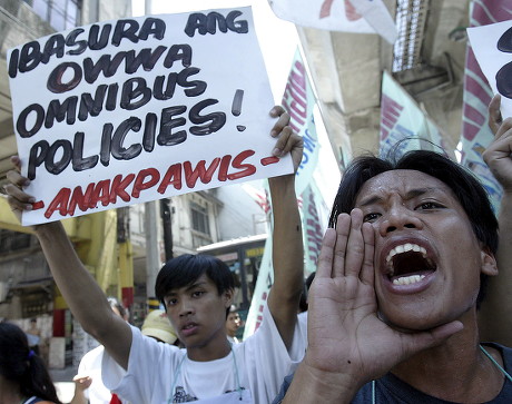 Filipino Protesters Shout Slogans Antiriot Police Editorial Stock Photo ...