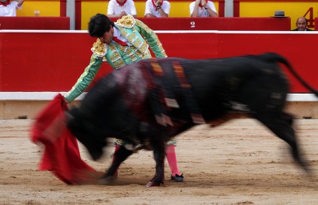 Spanish Bullfighter Alejandro Talavante Fights Bull Editorial Stock ...