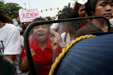 Filipino Antiriot Policemen Dispers Militant Students Editorial Stock ...