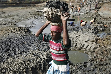 Bangladeshi Labourer Carries Mud Pond They Editorial Stock Photo ...