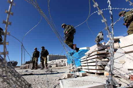 Israeli Soldiers Look On Comrade Jumps Editorial Stock Photo - Stock ...
