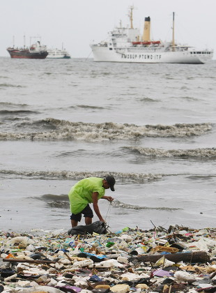 Filipino Collects Recyclable Materials Garbage Washed Editorial Stock ...