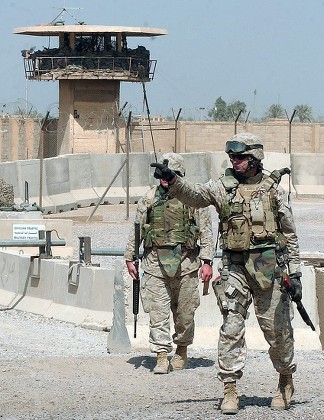 __COUNT__ Iraq Prayer Abu Ghraib Prison - Sep 2004 Stock Pictures ...