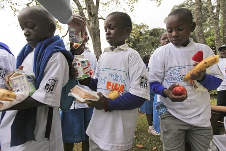 Kenyan School Children Receive Food Volunteers Editorial Stock Photo ...