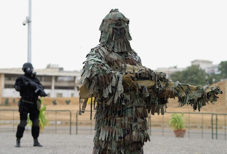 Pakistani Commandos Stand Attention During Demonstration Editorial ...